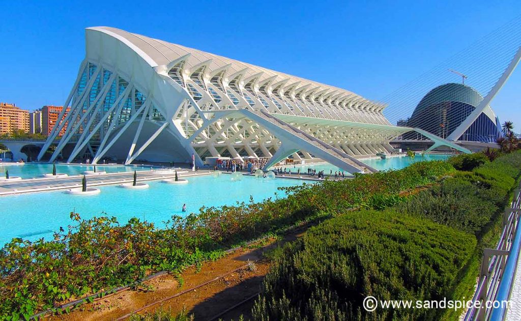Valencia Long Weekend 🐂 Airport Transfers and Accommodation